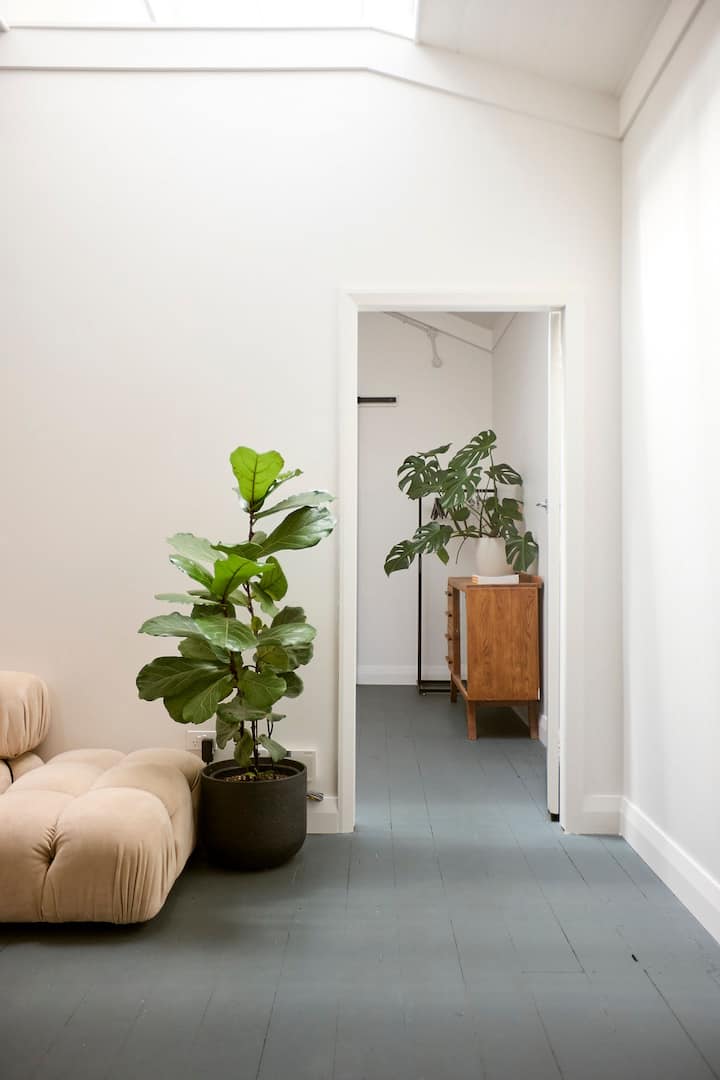 The Crystal Cylinder Stay - New Plymouth