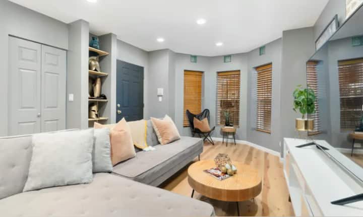 Chicago 1br Condo W Free Gated Parking & Wifi - Chicago, IL