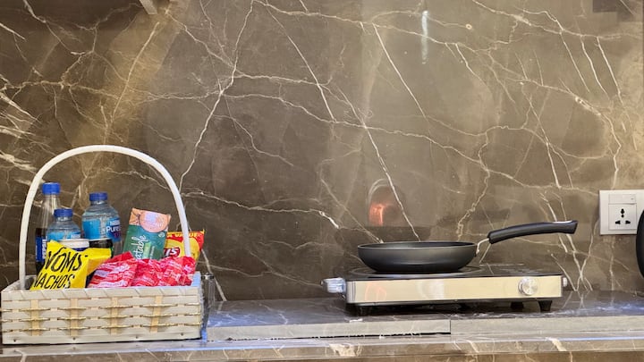 Luxury Aurum Studio Gulberg Pool/gym/cafeteria - Lahore