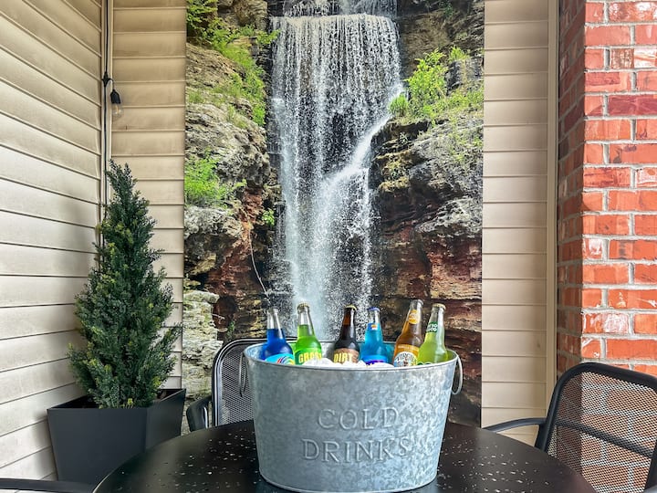 Branson Escape: Sleeps Up To 10, Walk-in Access - Branson, MO