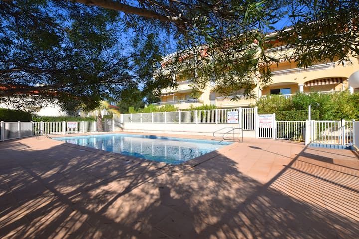 Grand Studio Proche Mer Piscine Garage Et Balcon - Saint-Raphaël