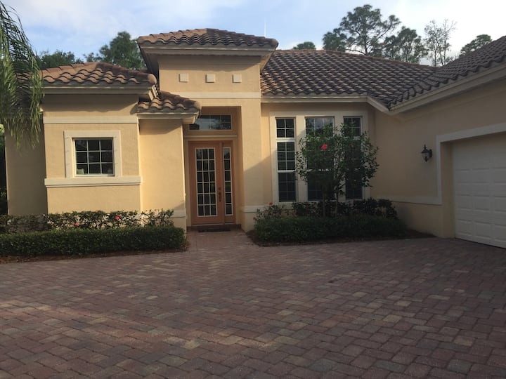 Gorgeous Villa: Luxury Amenities - Fort Myers, FL