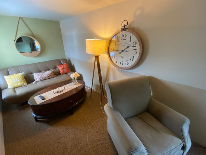 Cozy & Convenient Stay Near Downtown Rochester - Rochester, NY