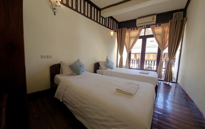Superior Twin Room Villa Phounsab Tourist Street - Luang Prabang