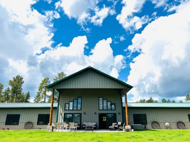 Black Hills Lodge For 24 • Secluded In Pines - Sturgis, SD