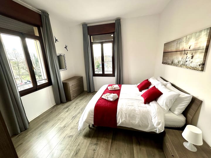 Lovely Bridge View Apartment - Padua