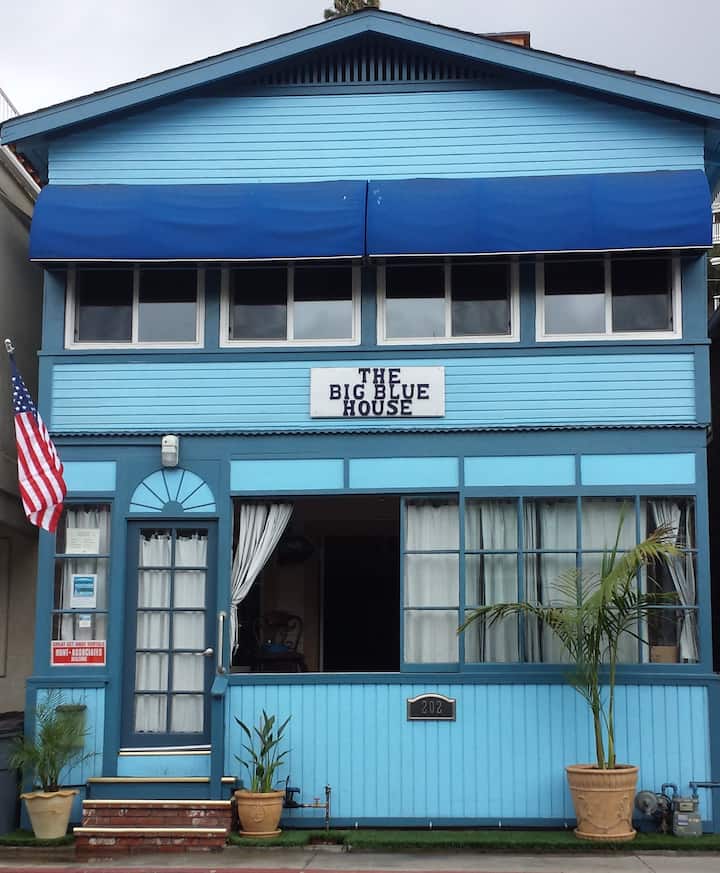 Big Blue House- Steps From The  Beach - Santa Catalina Island, CA