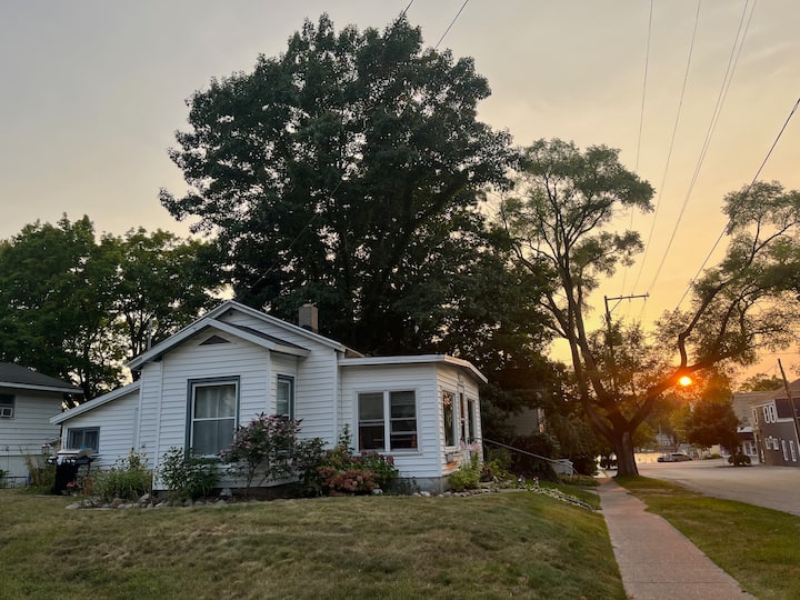 Happy Place Cottage - 0.6 Miles To Lake Mi Beach - Pentwater, MI