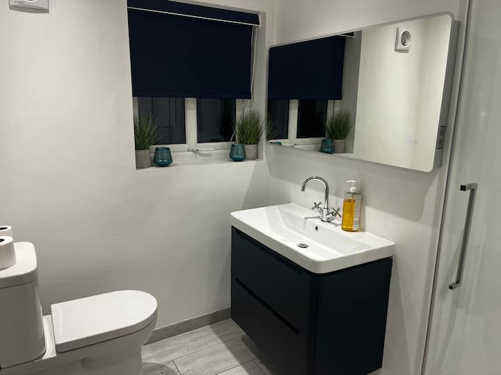 Ground Floor Bedroom. Private Bathroom - Beaumaris