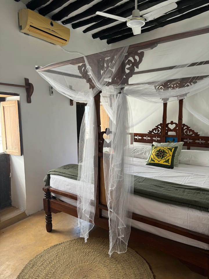 Room 1, (1st Floor), Private Bath On Ground Floor - Zanzibar
