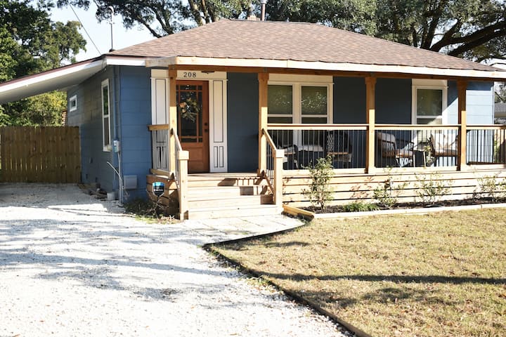 Navy Point Cottage: Near Downtown/white Beaches! - Pensacola Beach, FL