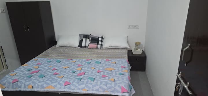 Ground-floor Ac Suite | Kitchen & Parking - Varanasi