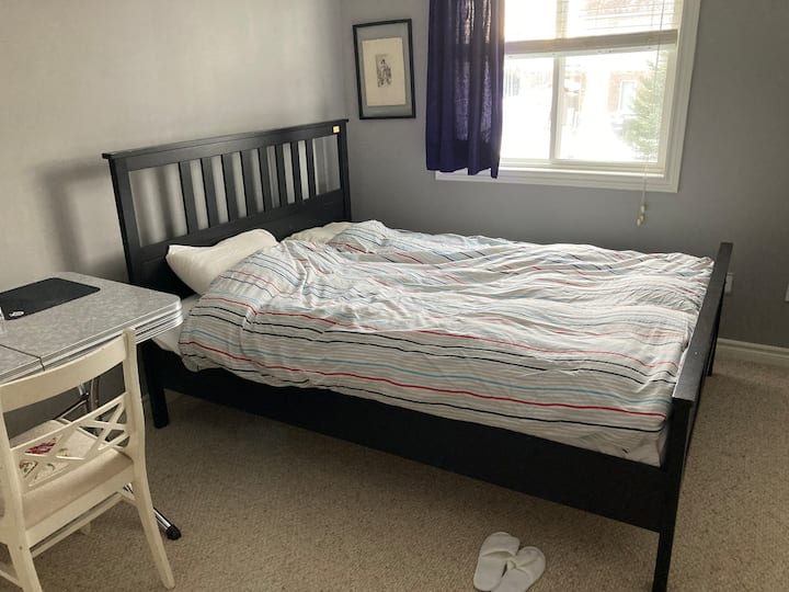 One Bedroom In Family House - Guelph