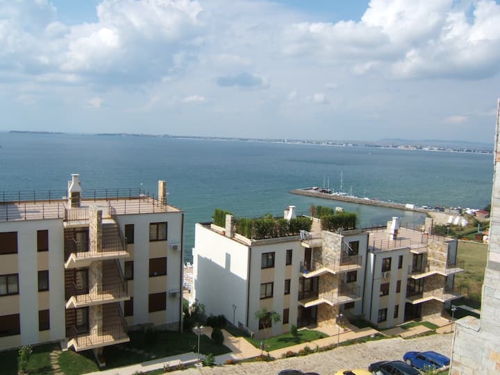 Large Top Floor One Bedroom Dolce Vita Apartment. - Sweti Wlas