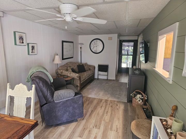 Fully Furnished Park Model In Active Rv Park - Lakewood Ranch, FL