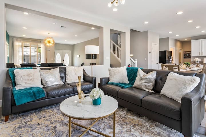 5 Bd Luxury Vegas Stay W/game Room And Pool! - Las Vegas, NV