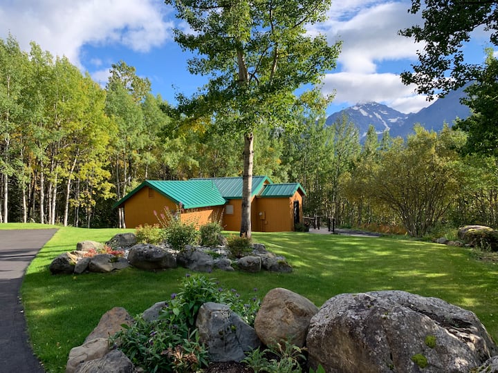 Cozy Mountain Adventure Base With Views & Creek - Anchorage, AK