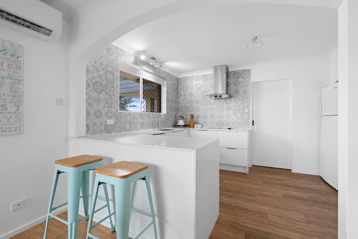 Little Aqua Haven - Forster