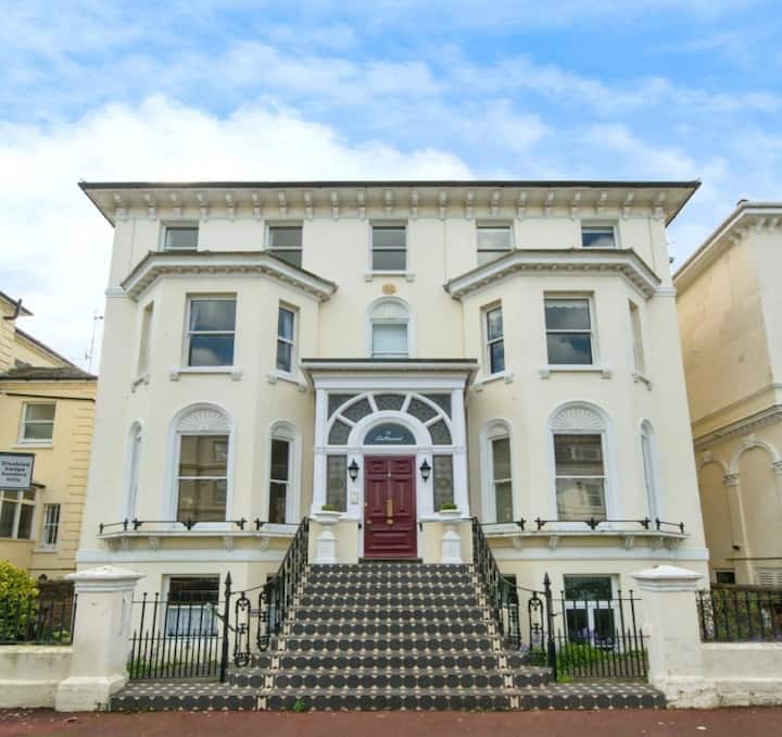 Beautiful 2 Bedrooms Flat - Eastbourne