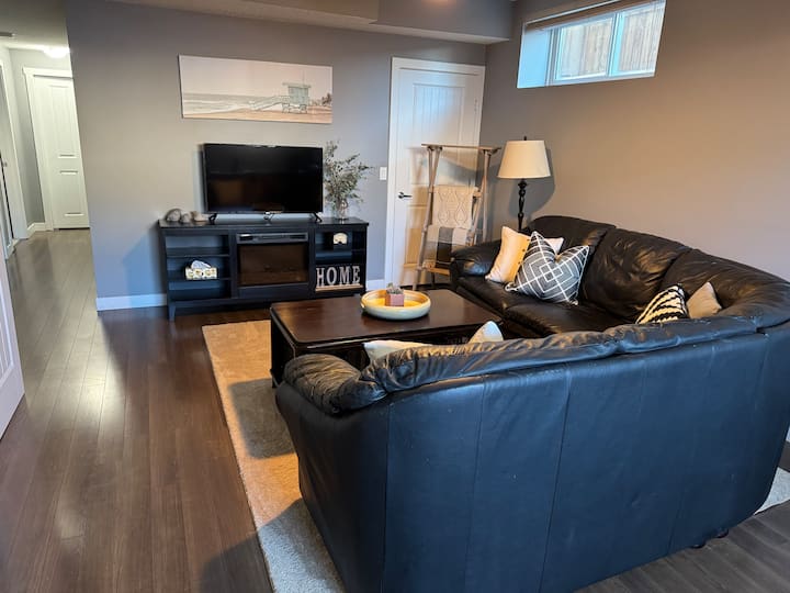 Outstanding Okotoks Lower Unit - Okotoks