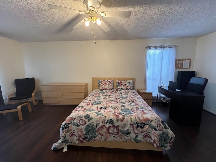 Master Bedroom In Prime Dallas! - Richardson, TX