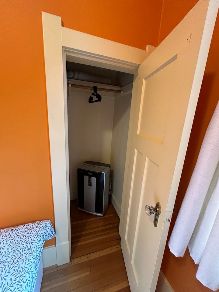 Room Near Skytrain & Ikea, Alderson Ave, U3 - Coquitlam