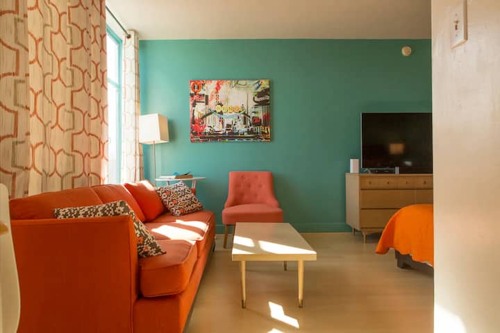 Retro 60's Condo - Diamond's Casino