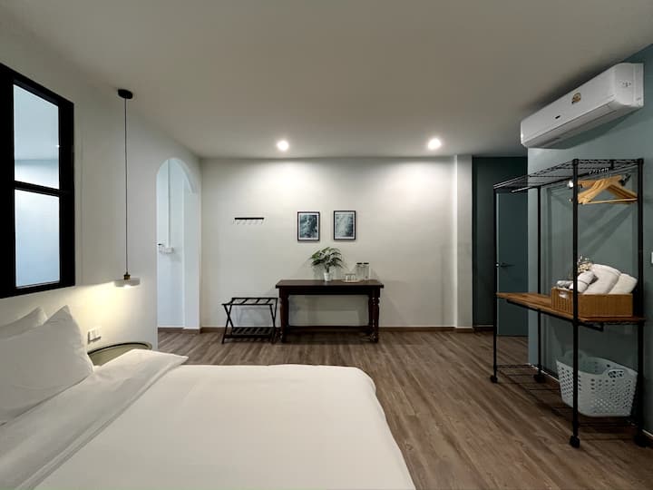Spacious Room For 4 With Balcony - Khao Lak
