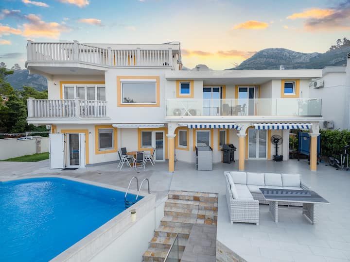 Villa With Panoramic Views - Montenegro