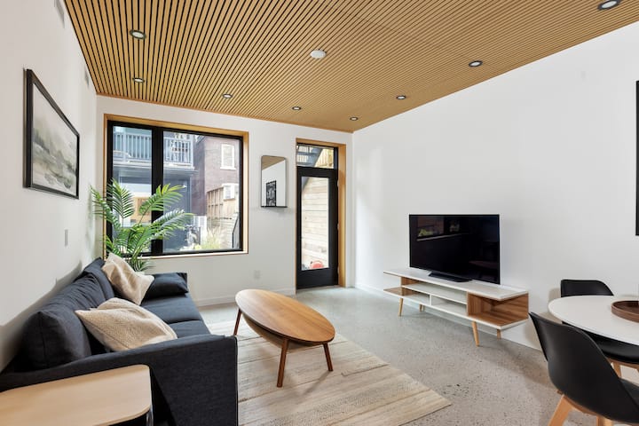 Designer Garden Suite / Subway - Toronto