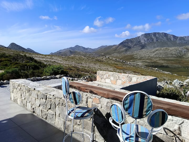 Tranquility Cottage, Best Views In Pringle Bay - Pringle Bay