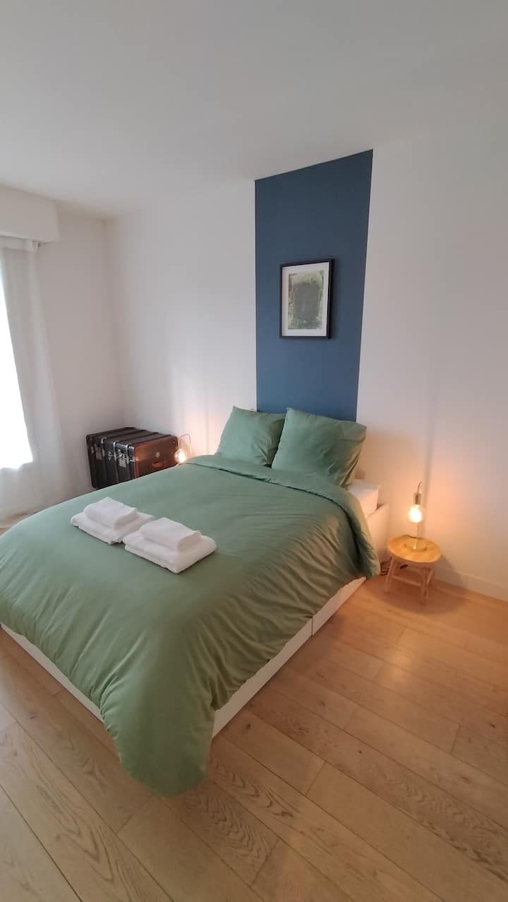 Nid Douillet Sur La Côte D'azur - Nice