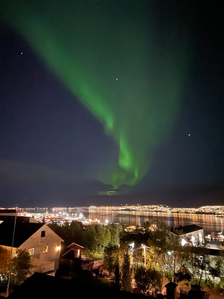 Explore Tromsø With A Panoramic View Of The Ocean. - Tromsø