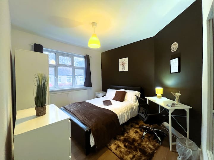 Double Room In Tooting Sw17 - S3 - London, UK
