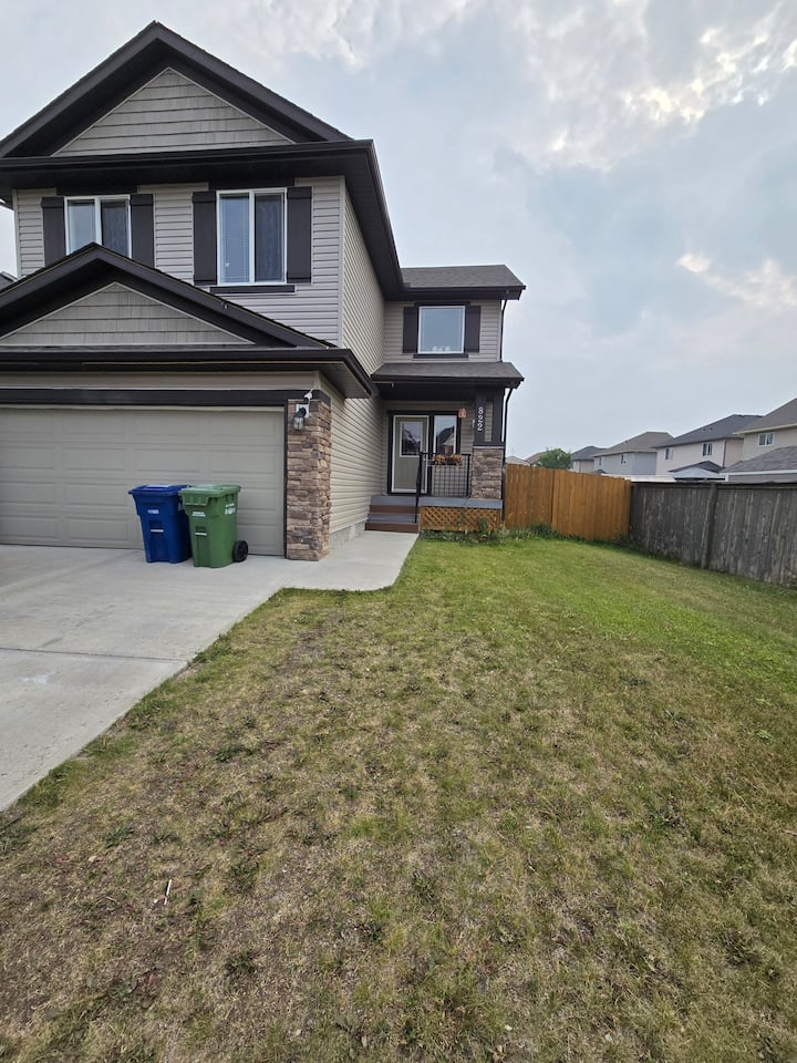 Super Comfortable Big House - Airdrie