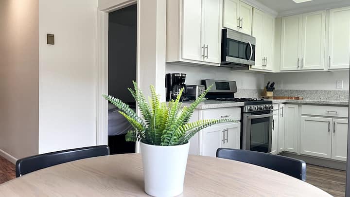 Cozy Back House, New Listing - ガーデナ, CA