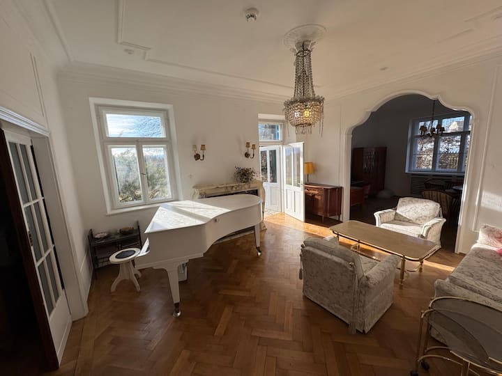 Traumhafte Altbauwohnung In Historischer Villa - Wolfratshausen
