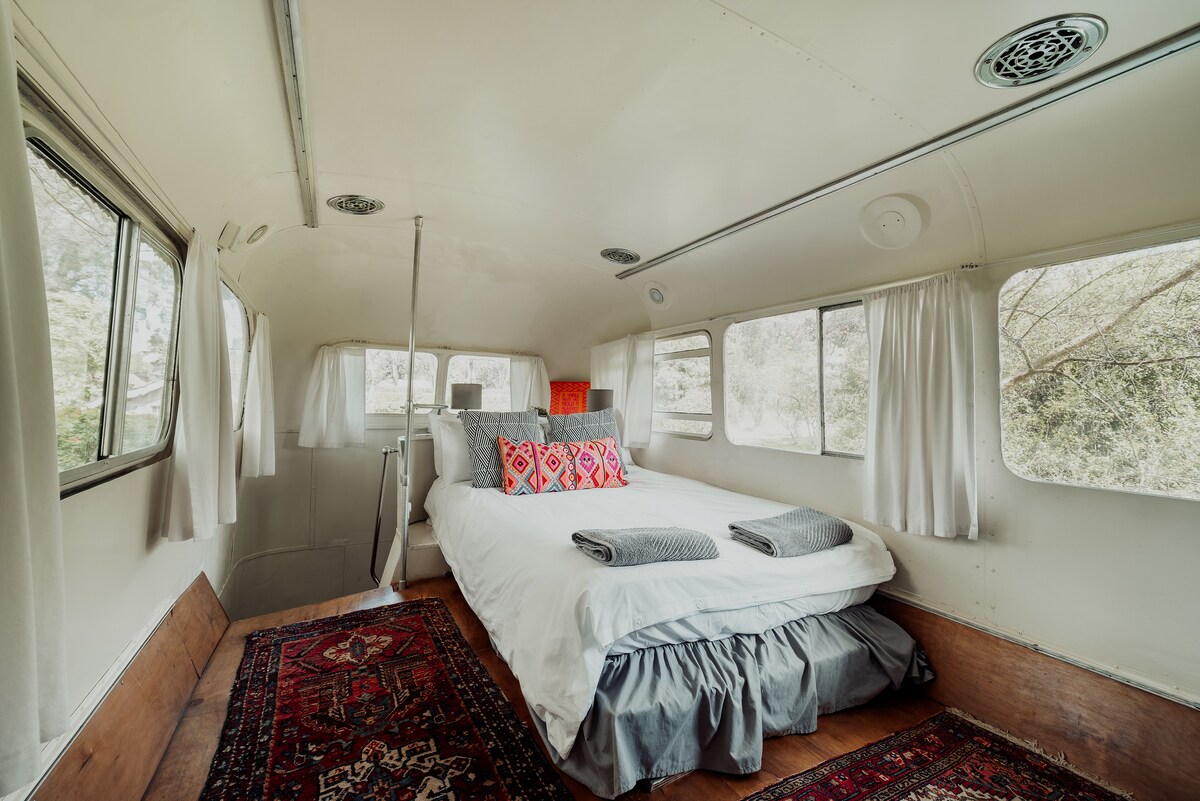 ★The Brandy Bus, Glamping In a Quiet Paradise - Buses for Rent in ...