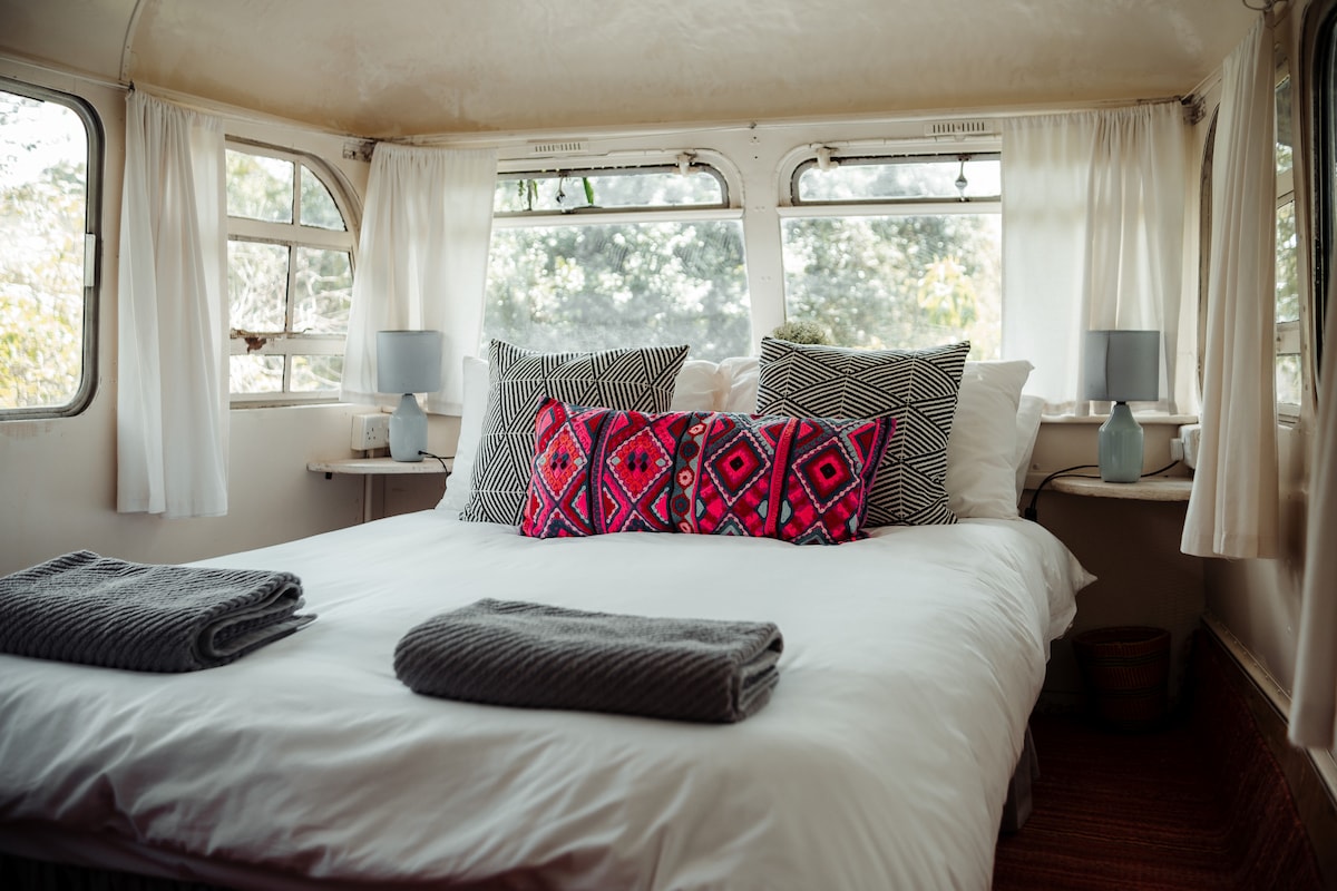 ★The Brandy Bus, Glamping In a Quiet Paradise - Buses for Rent in ...