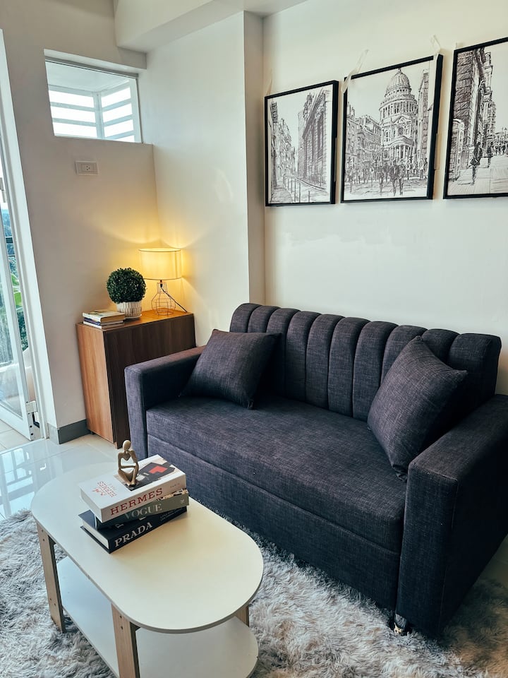 1br Penthouse, W/ Balcony & Netflix Near Tagaytay - Silang