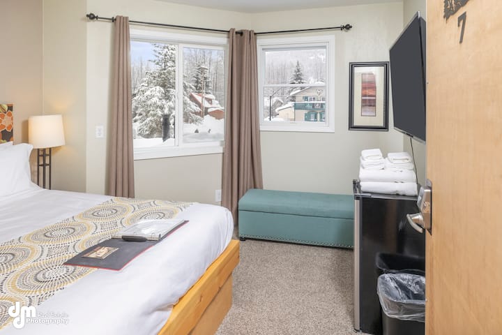 Ski Inn - Valley View Room - Girdwood