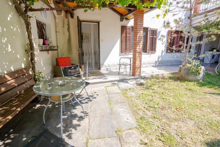 Violet's Place | 2 Bedroom & Sea View & Terrace - Črni Kal