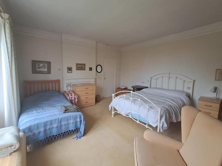 Large Suite With Beautiful Views - Tetbury