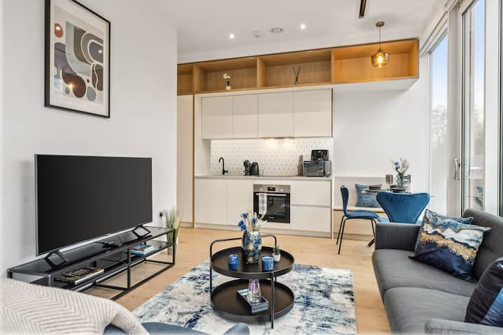 Modern Apt With Gym, Game Room & Cinema - Twickenham