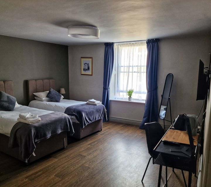Standard Twin | Oyo The Victorian Tap B&b - Hexham