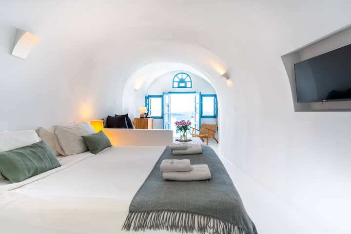 Senior Villa Caldera View-hot Tub| Nano Collection - Oia