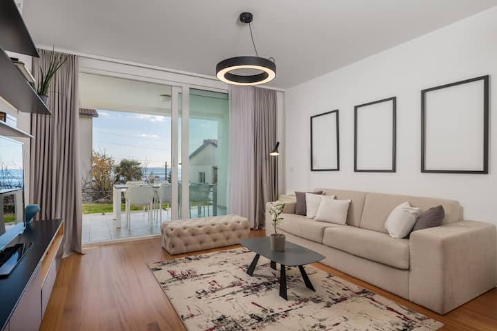 Apartment Lara - Rooftop Pool, 2 Bedroom, Sea View - Lovran