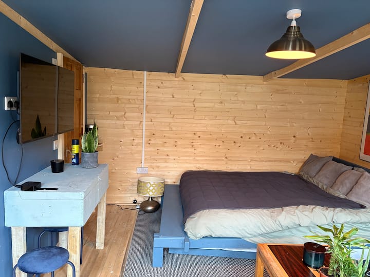 Fully Equipped Comfy Log Cabin - Gloucester