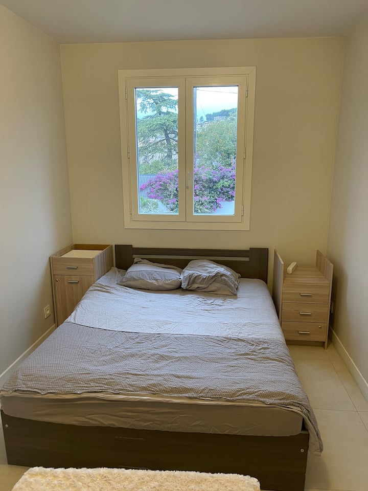 Chambre Pour Bonne Humeur. - Hyères