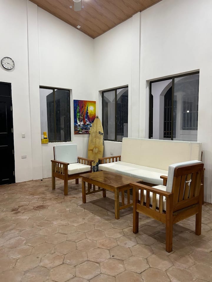 Casa 12.87 Cerca Del Mar En Poneloya - Nicaragua